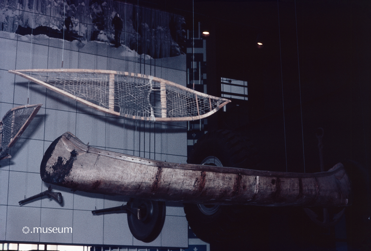 PHOTO — Quebec Pavilion (native bark canoe) → Expo67.museum